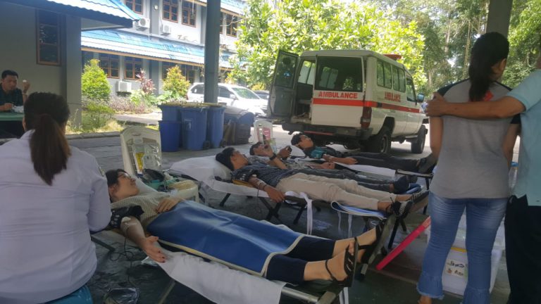 UKDLSM Bekerjasama dengan RSUD Prof. Dr. R. D. Kandou Unit Transfusi ...